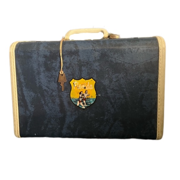 Samsonite | Other | Vintage Samsonite Suitcase With Travel Stickers 95s ...